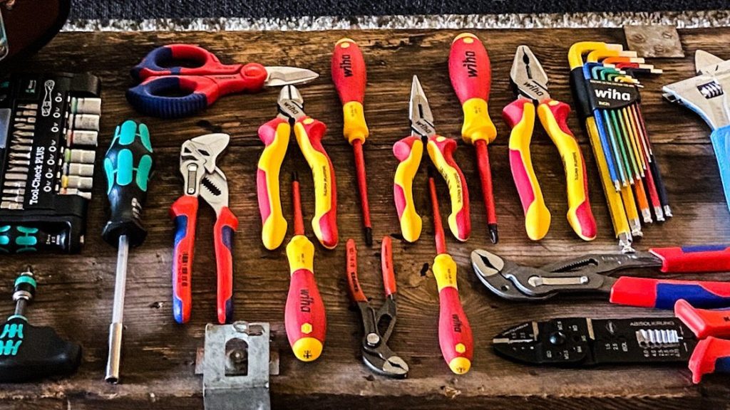 What Tools Does an Hvac Technician Need - Dryer Enthusiast